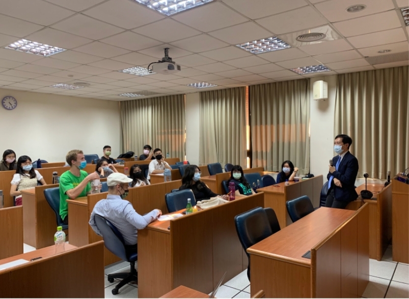 《110-1_GHRM652》19 Oct Dr. Charles Tseng “Thriving in another culture”